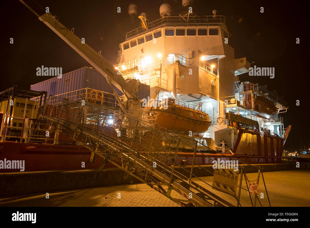 Dive support vessel hi-res stock photography and images - Alamy