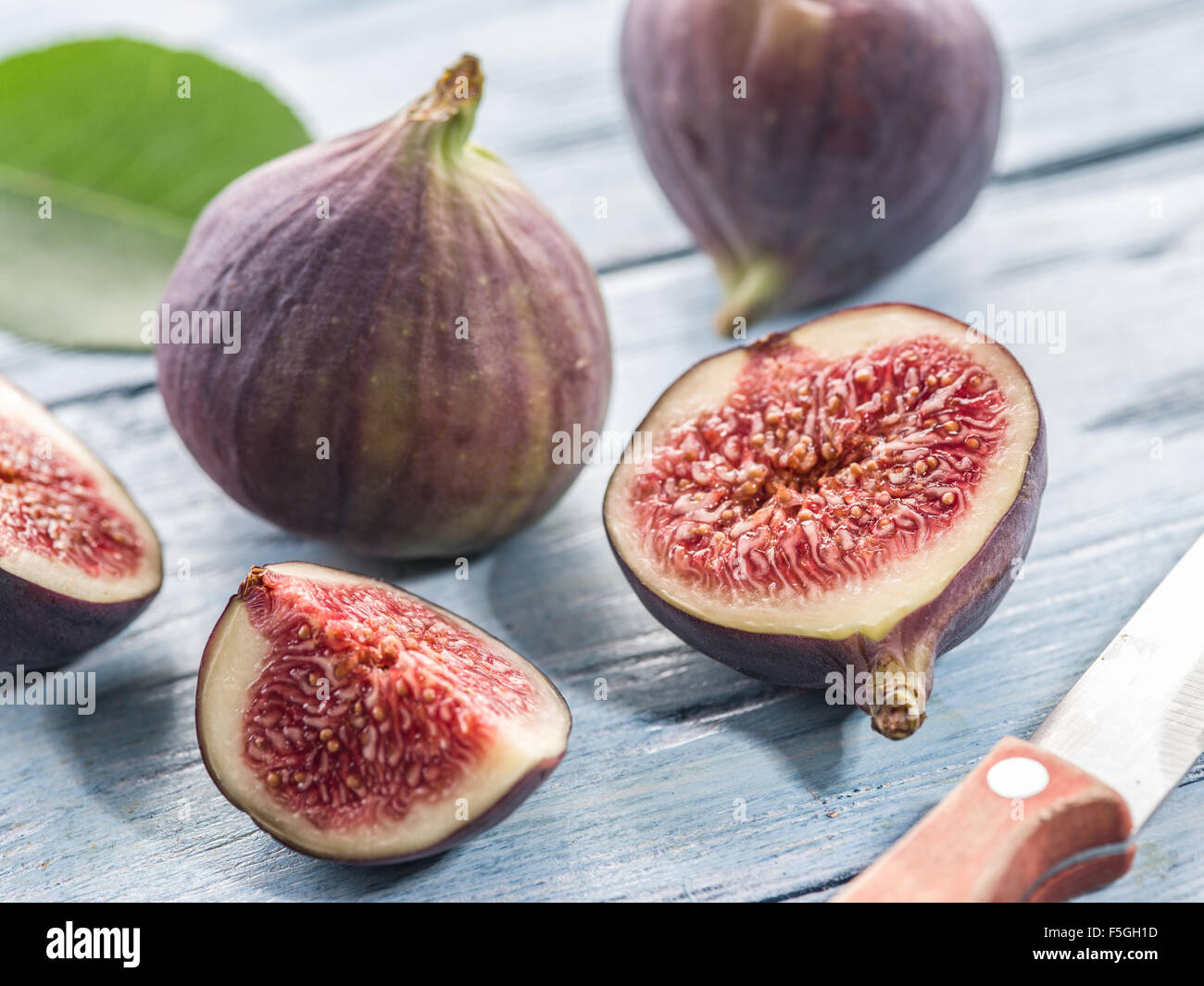 Ripe fig fruits on the wooden table Stock Photo - Alamy