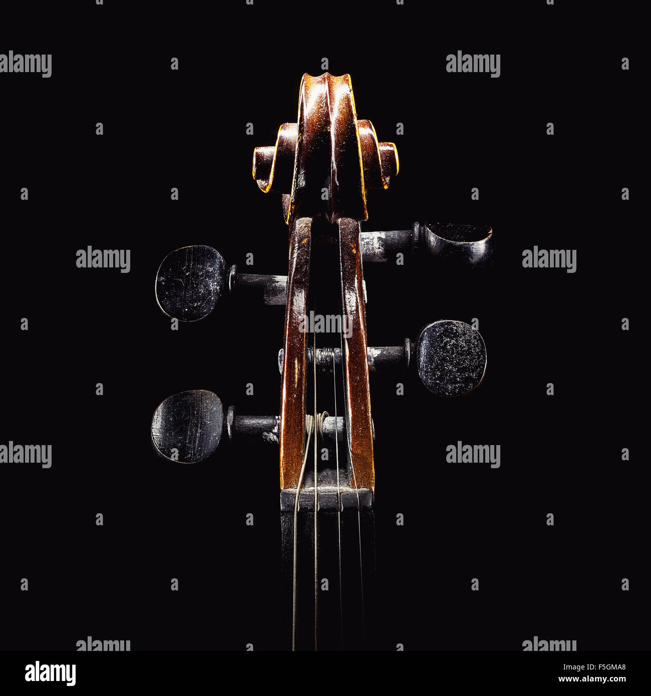 Closeup view of an old violin, details of a head Stock Photo - Alamy