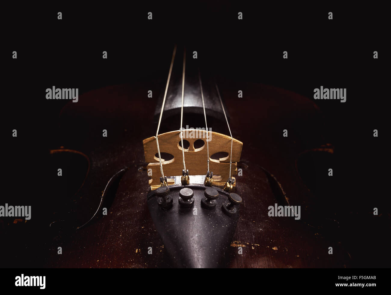 Old violin details, body part and neck Stock Photo - Alamy