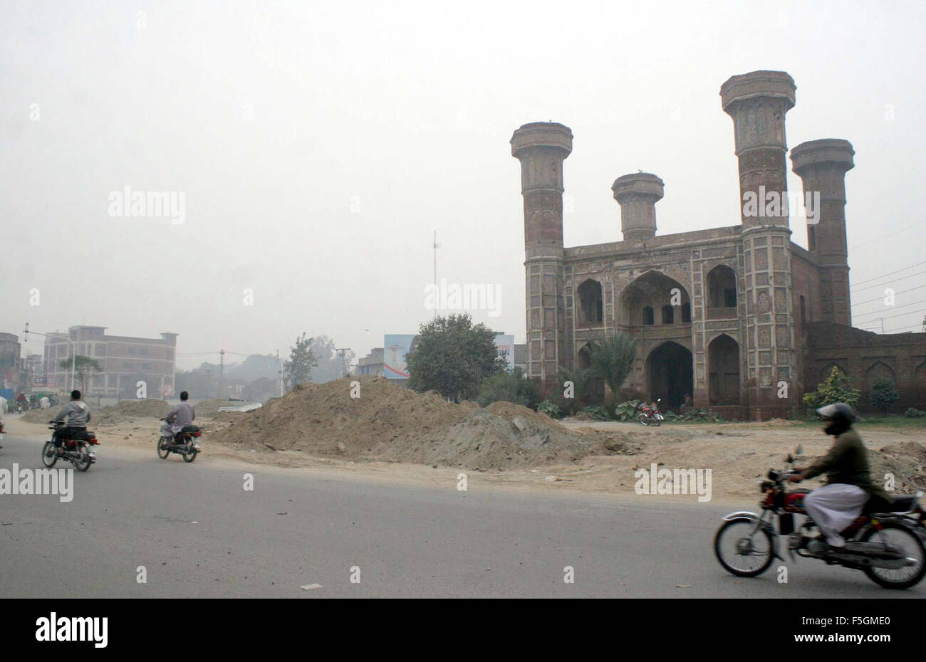 Chauburji is one of the most famous monuments among the structures and ...