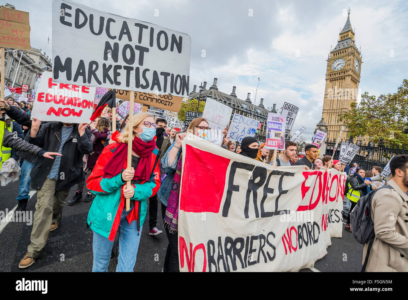 London, UK. 04th Nov, 2015. A student march against fees and many other ...