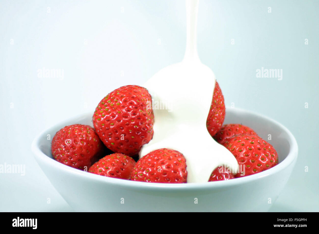 Fresh stawberrys with cream hi-res stock photography and images - Alamy