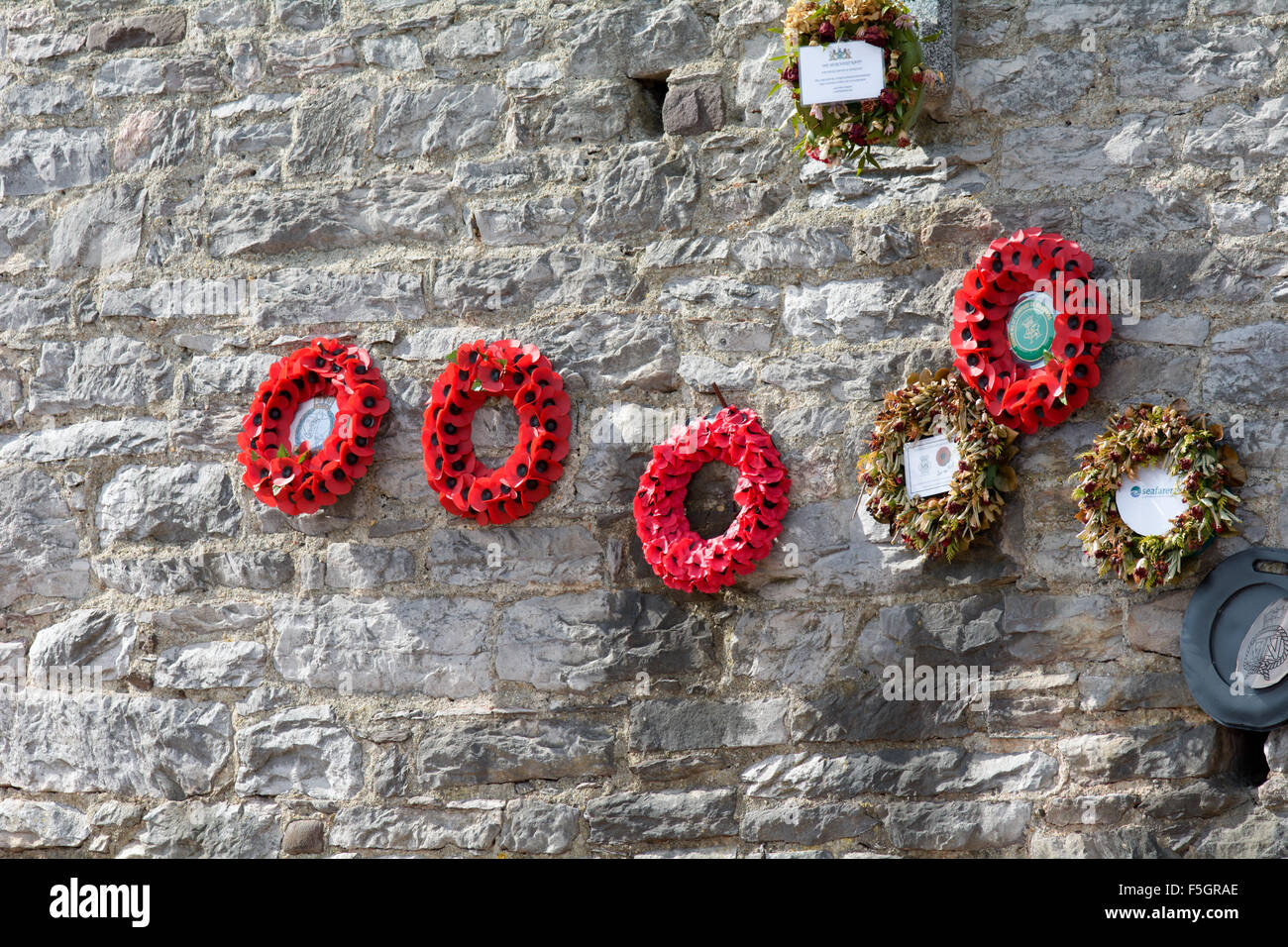 Poppy remembrance wall hi-res stock photography and images - Alamy
