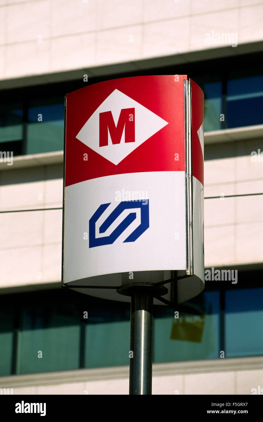 Spain, Barcelona, metro sign Stock Photo - Alamy