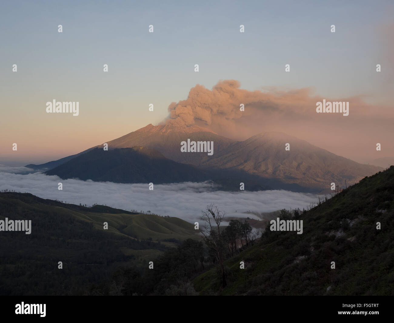 Mt Raung eruption, java, july 2015 Stock Photo - Alamy