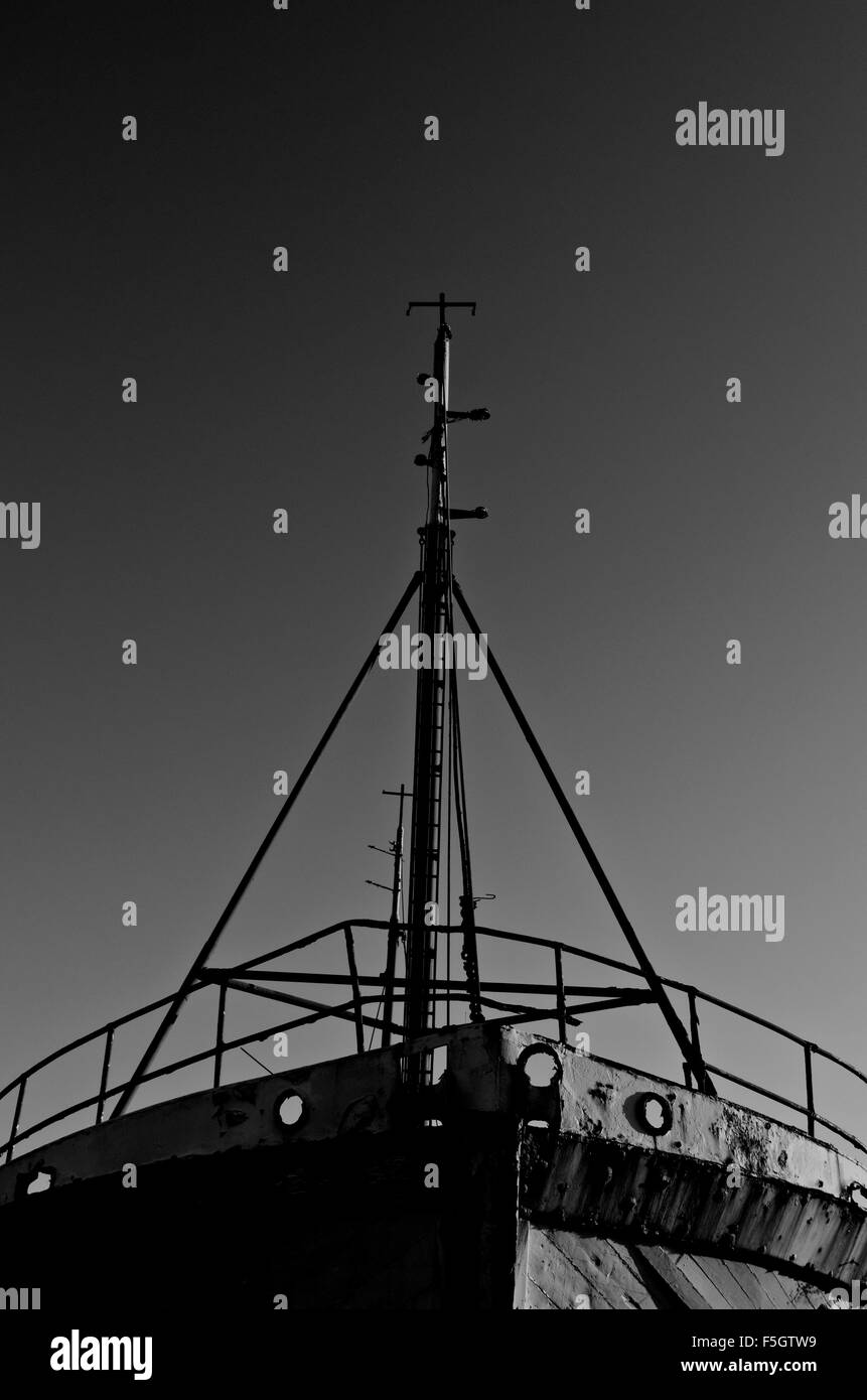 bow and mast of derelict ship Stock Photo - Alamy