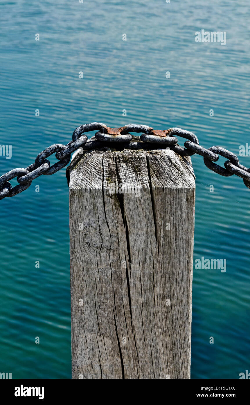 Post and chain barrier hi-res stock photography and images - Alamy