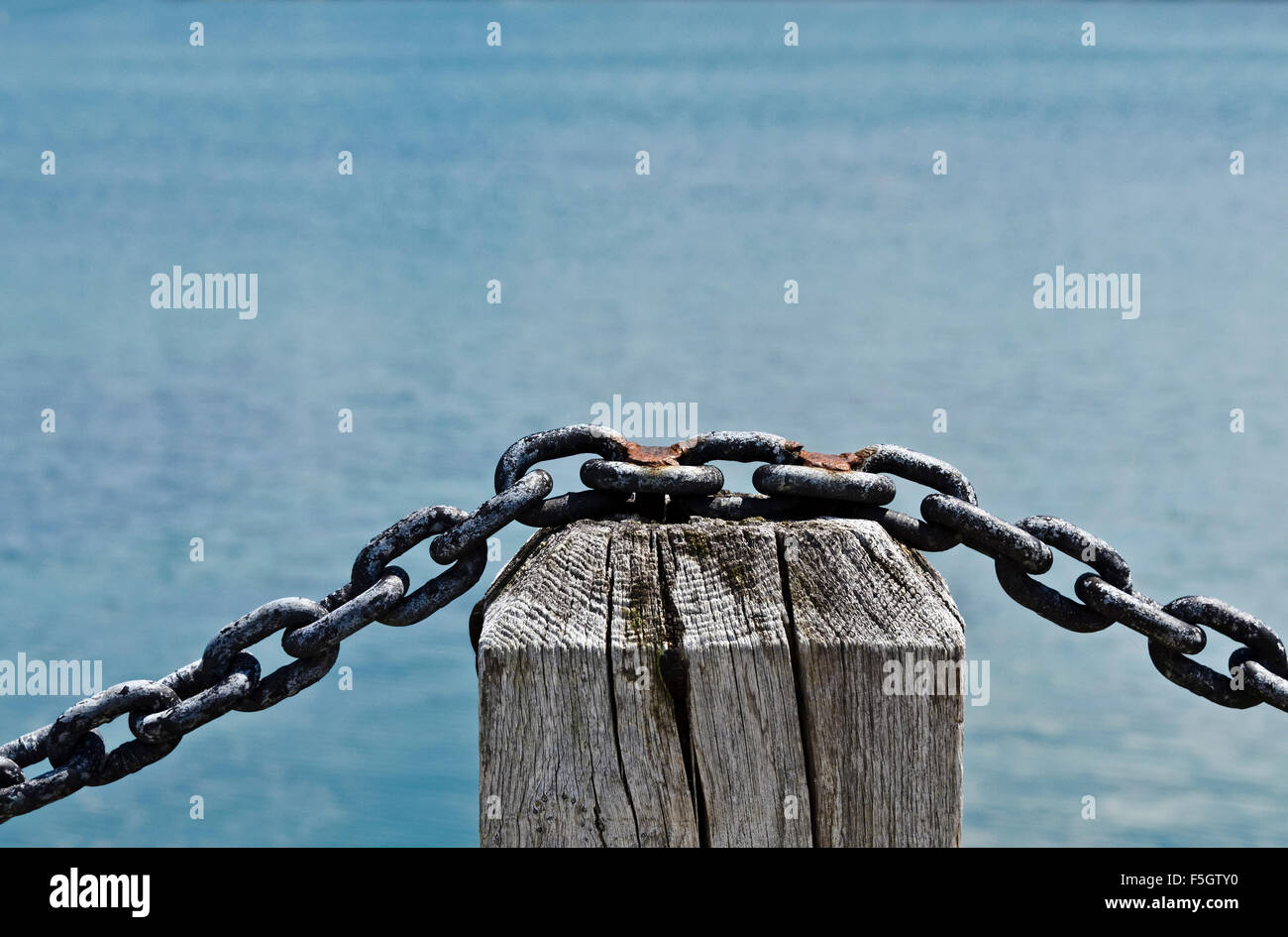 Post and chain barrier hi-res stock photography and images - Alamy