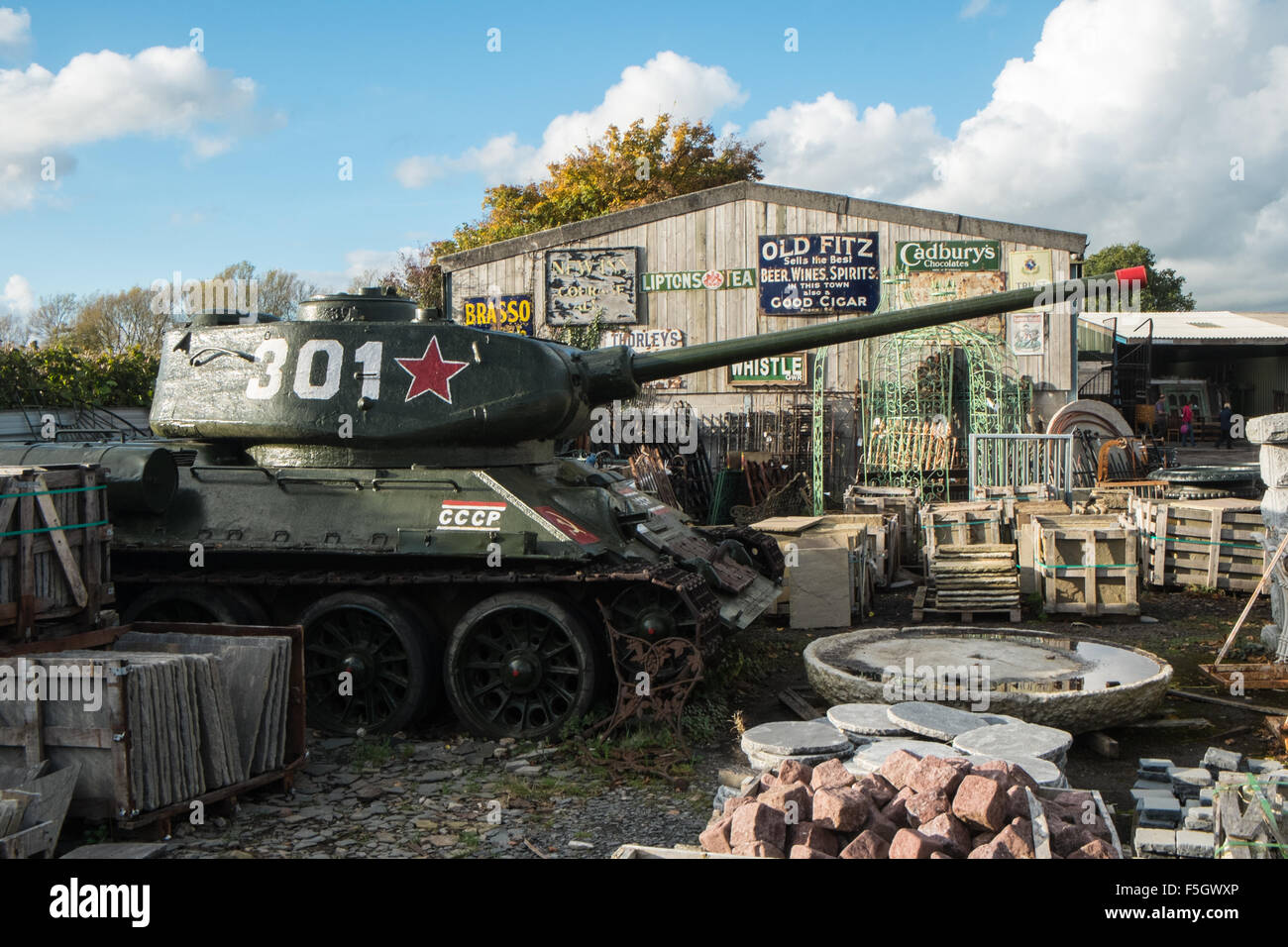 Salvage yard sinks hi-res stock photography and images - Alamy
