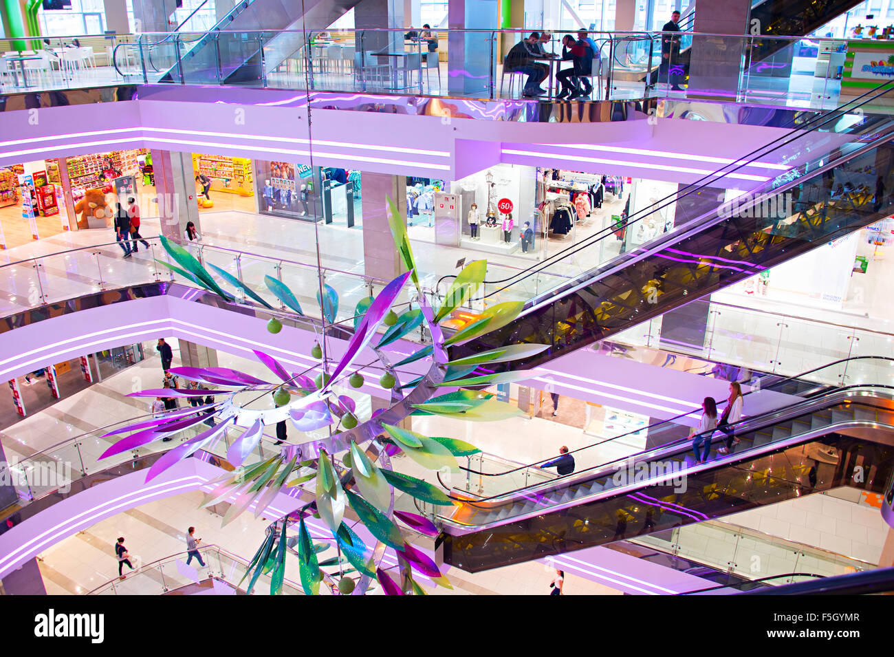 People at Gulliver shopping mall in Kyiv Stock Photo - Alamy