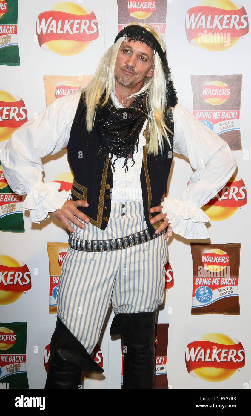 Walkers crisps gary lineker hi-res stock photography and images - Alamy