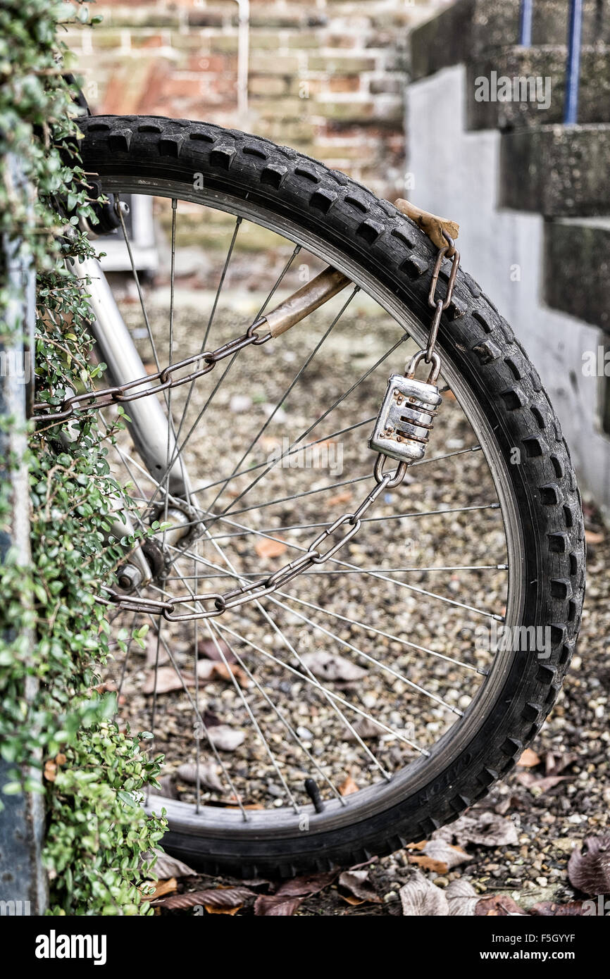 bicycle wheel chained up Stock Photo - Alamy