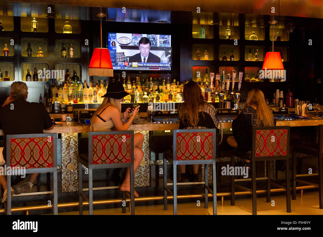 Linq bar hi-res stock photography and images - Alamy