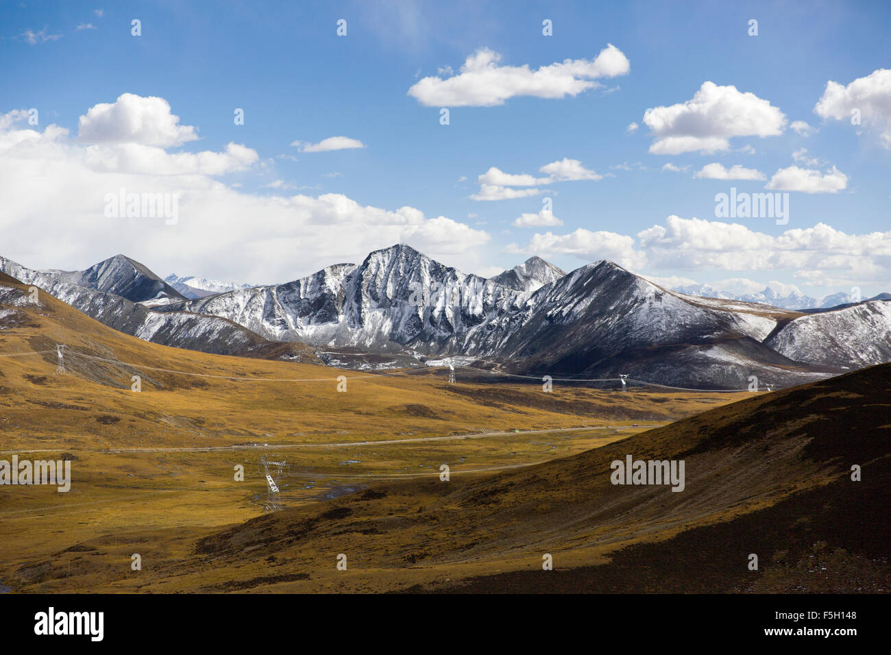 Tanggula hi-res stock photography and images - Alamy