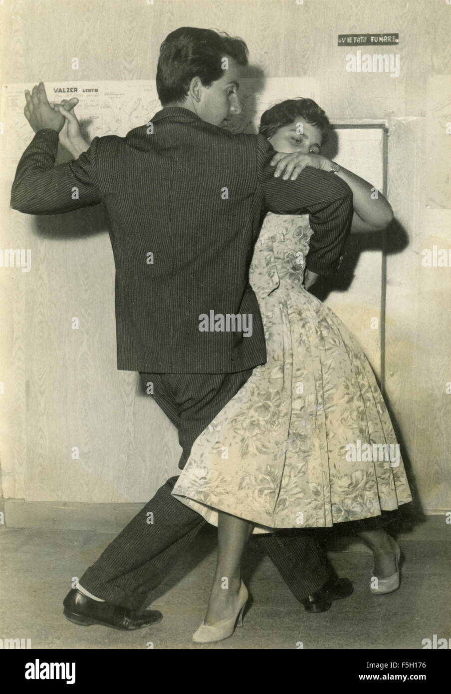 1950s couple dancing hi-res stock photography and images - Alamy