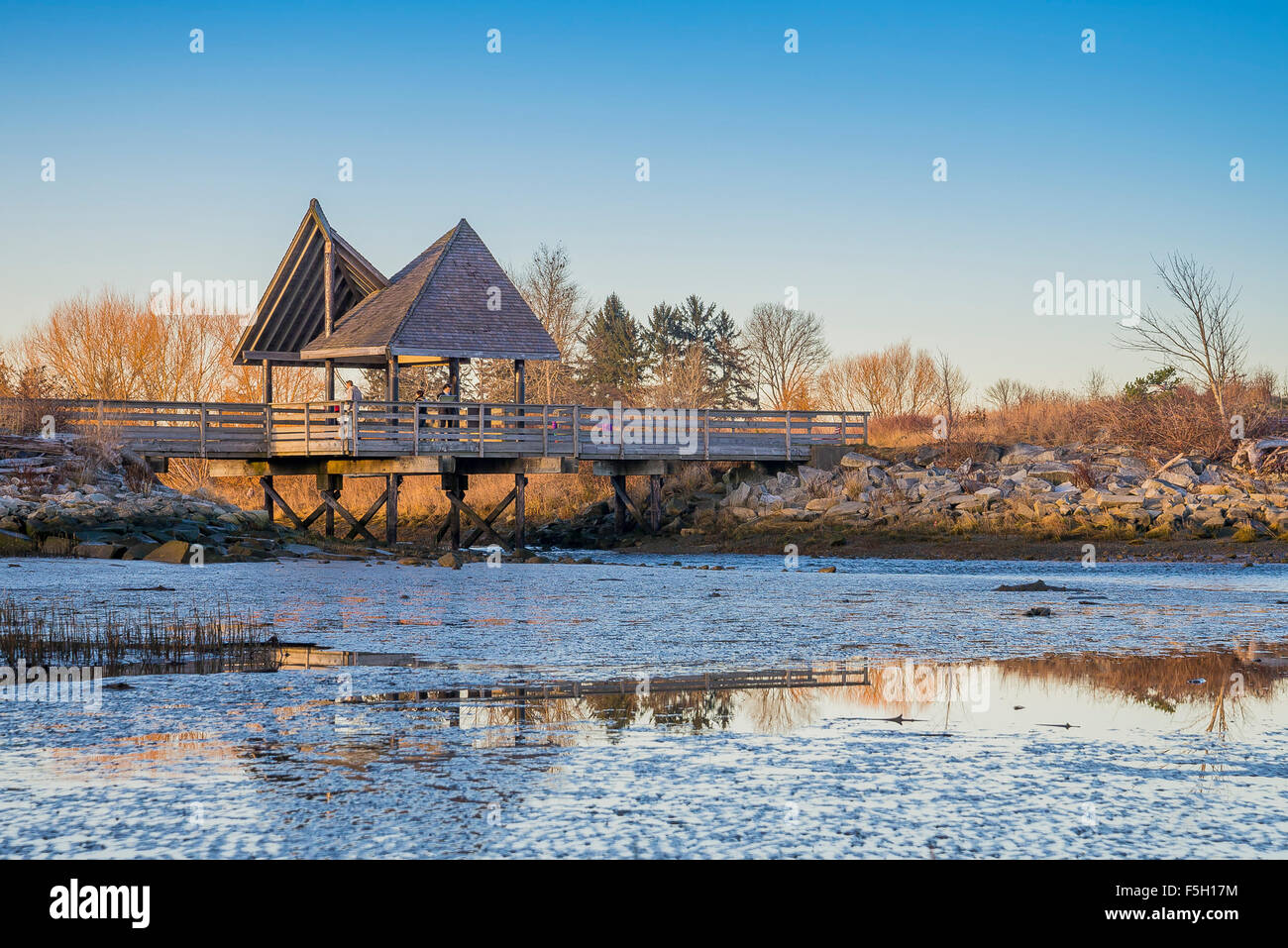 Courtenay riverside park offers view hi-res stock photography and ...