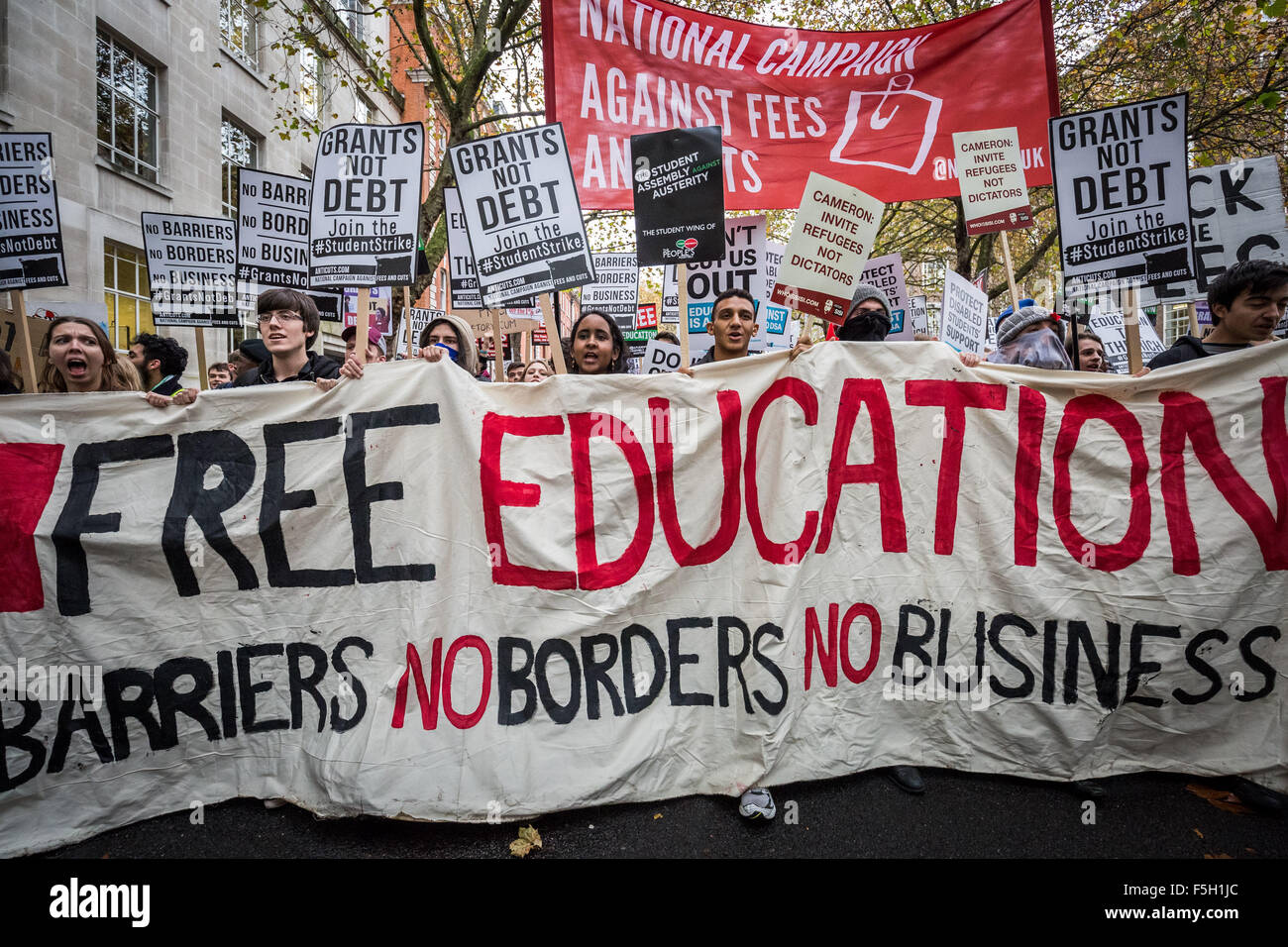 London, UK. 4th Nov, 2015. ‘Grants Not Fees’ protest march by hundreds ...