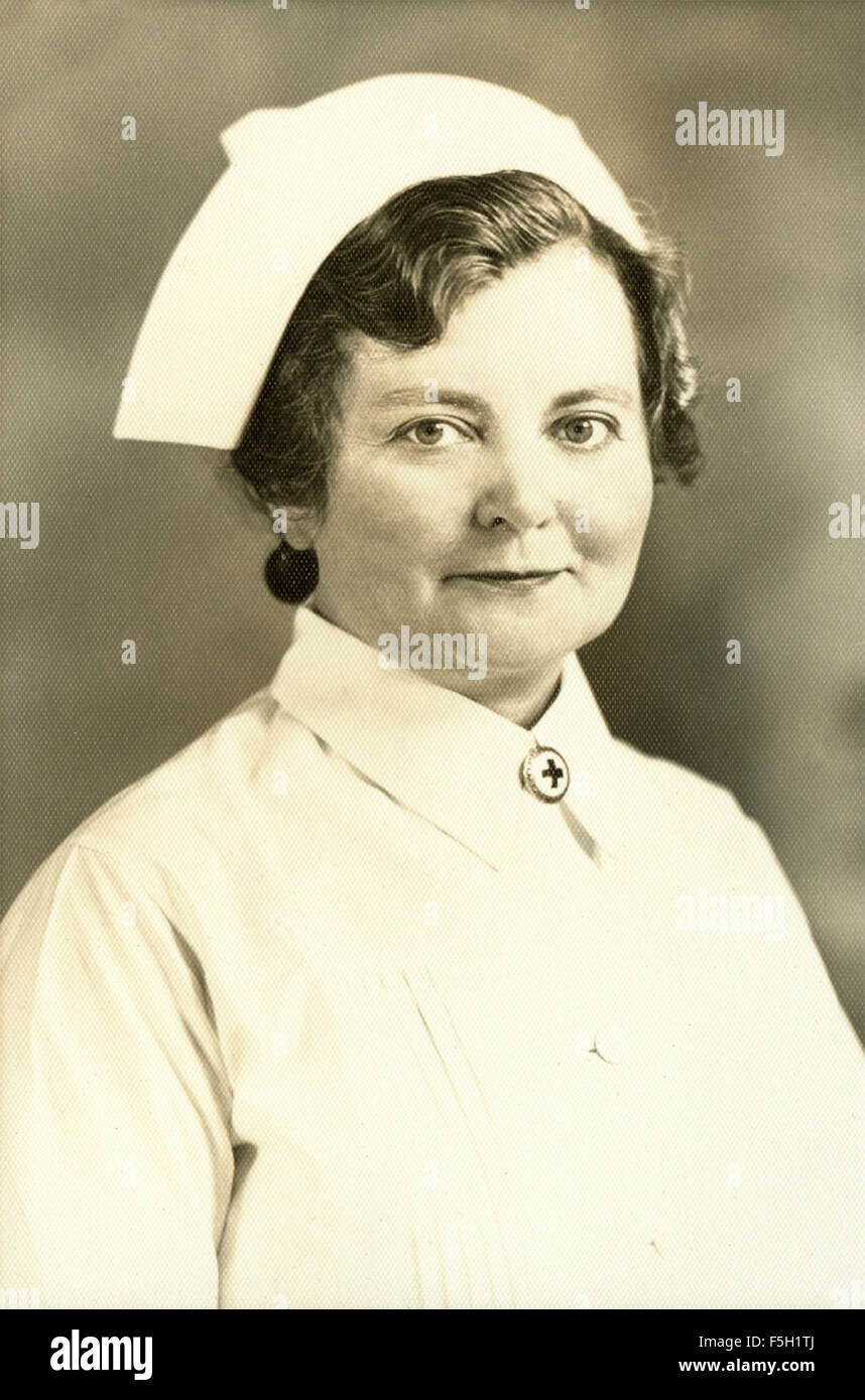 Red cross nurse hi-res stock photography and images - Alamy