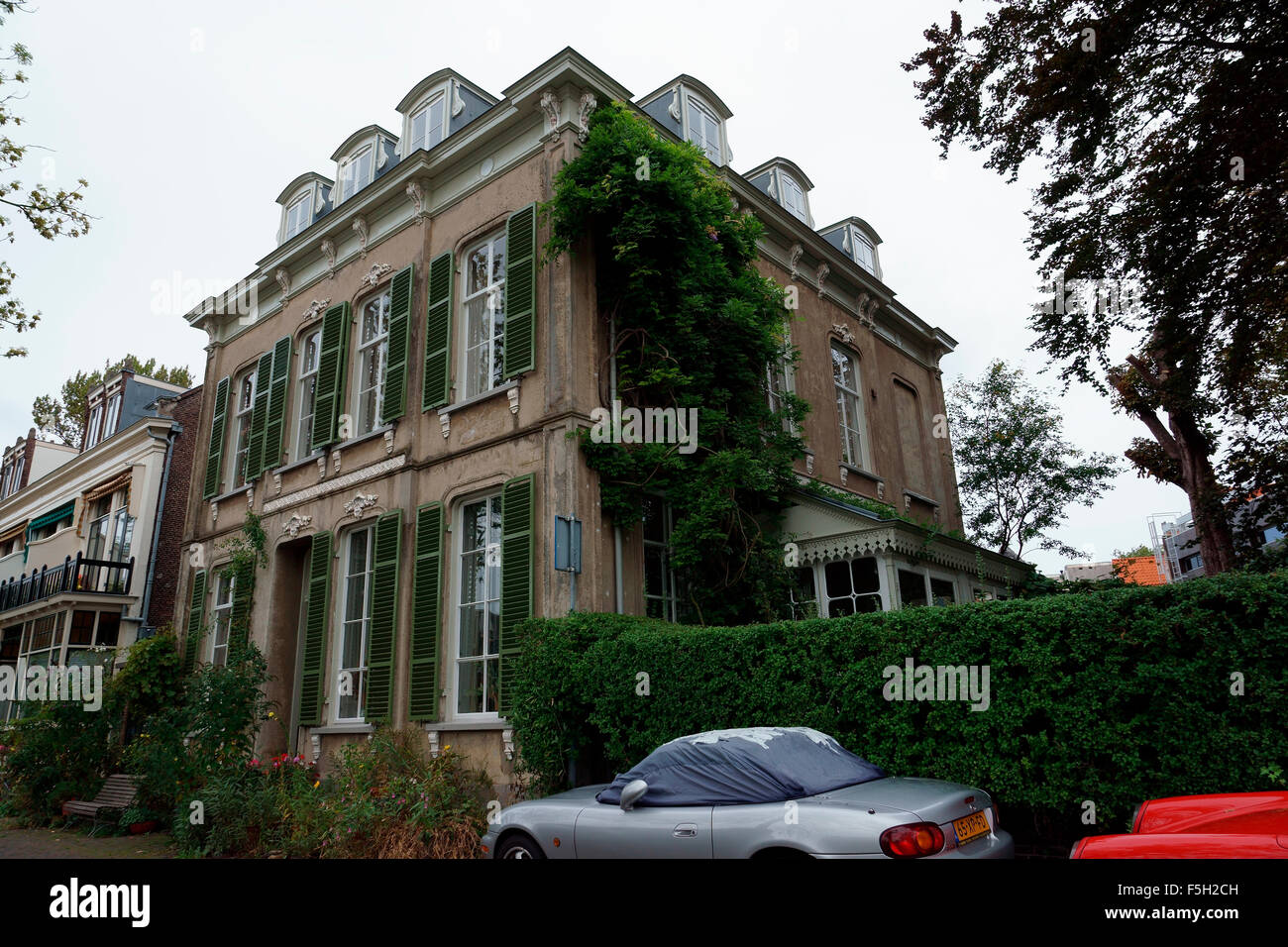 HOUSE IN LEIDEN Stock Photo - Alamy