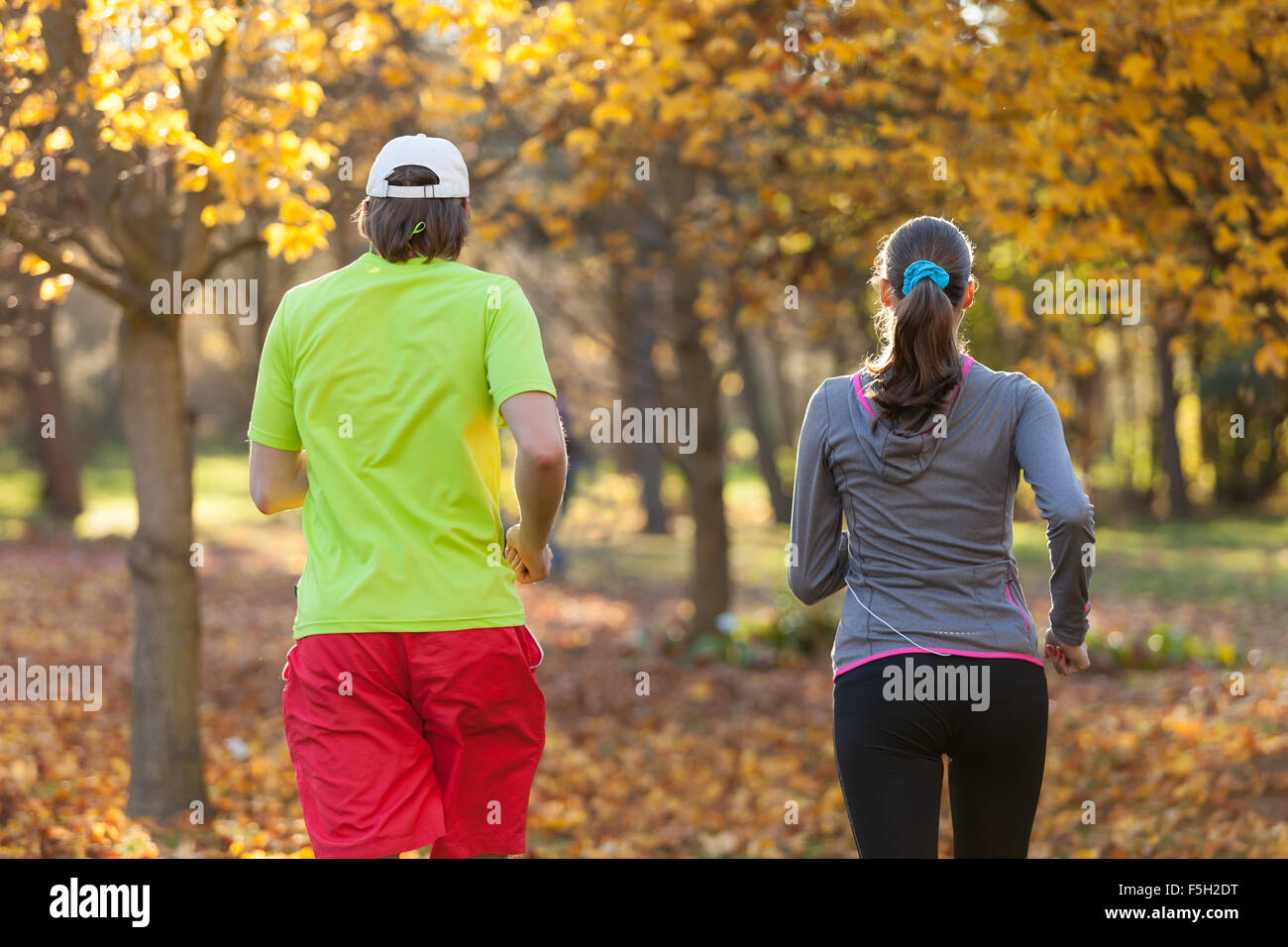 Pretty young woman in running hi-res stock photography and images - Alamy