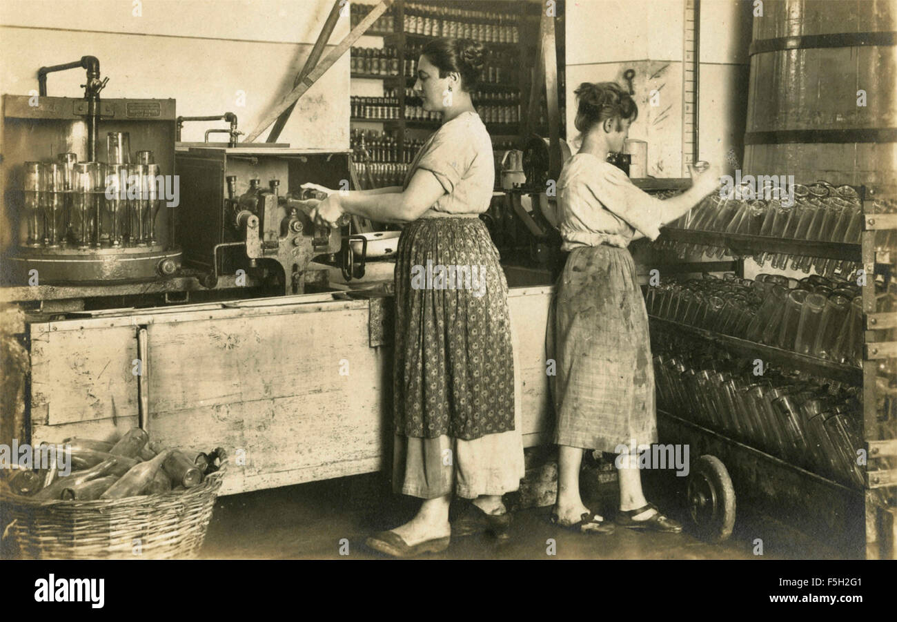 1920s women working hi-res stock photography and images - Alamy