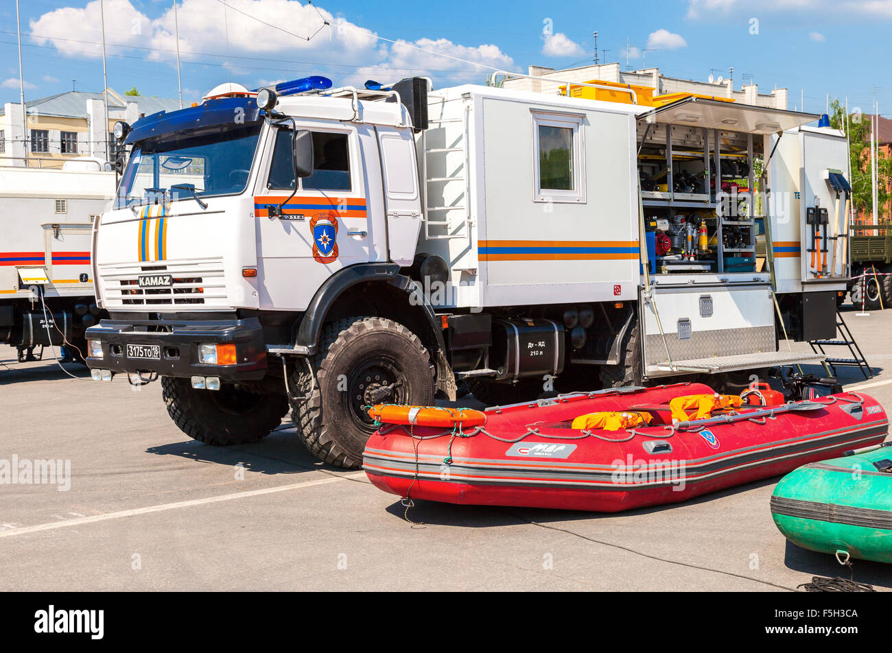 Salvage and rescue vehicle hi-res stock photography and images - Alamy