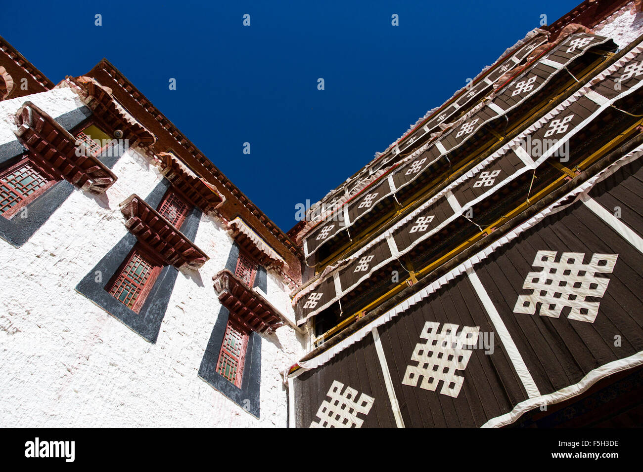 Window in the potala palace in lhasa hi-res stock photography and ...