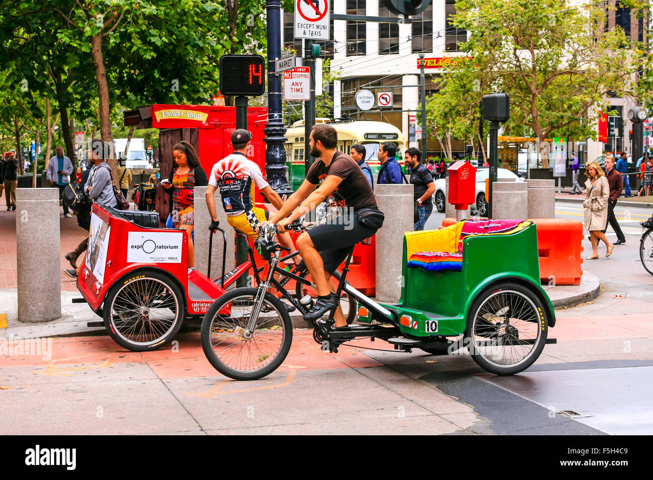 Pedicab pedicabs rickshaw rickshaws hi-res stock photography and images ...