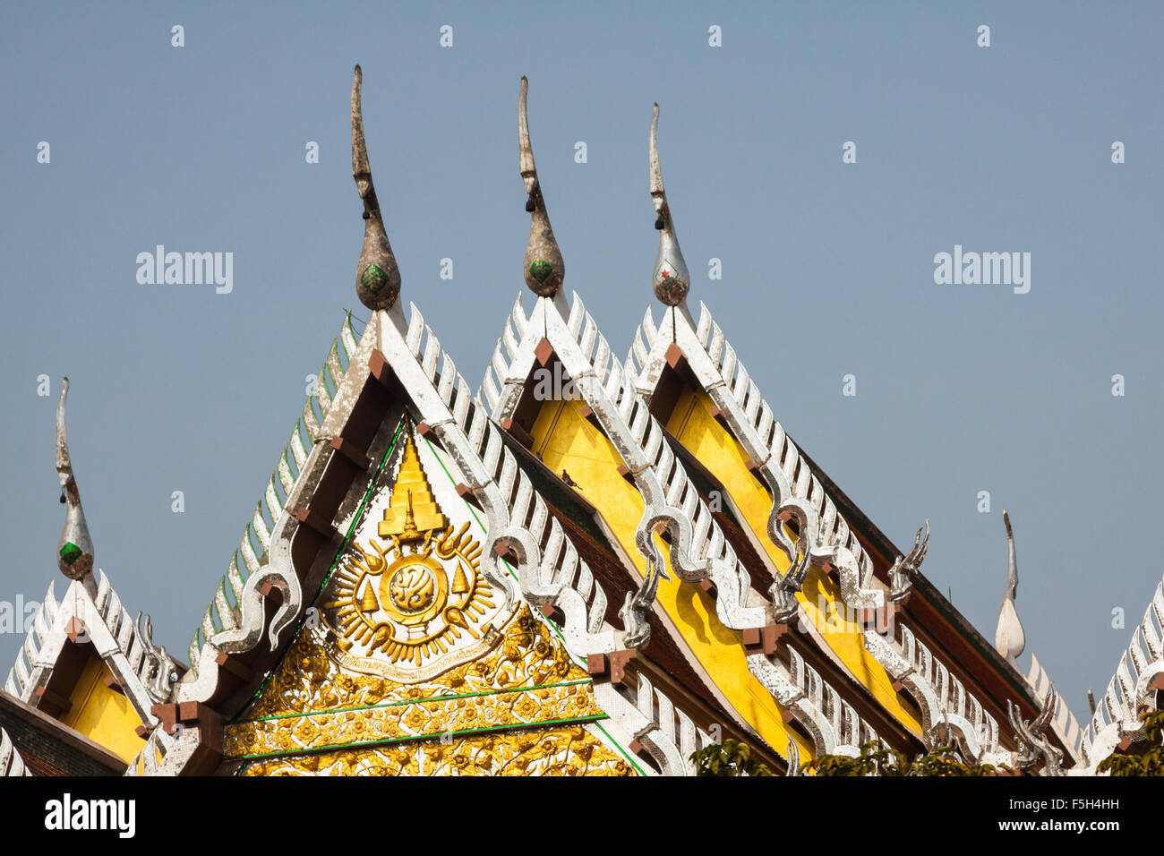 Top part of traditional Thai style architecture Stock Photo - Alamy