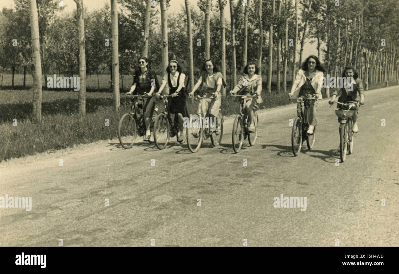 1950s cycling hi-res stock photography and images - Alamy