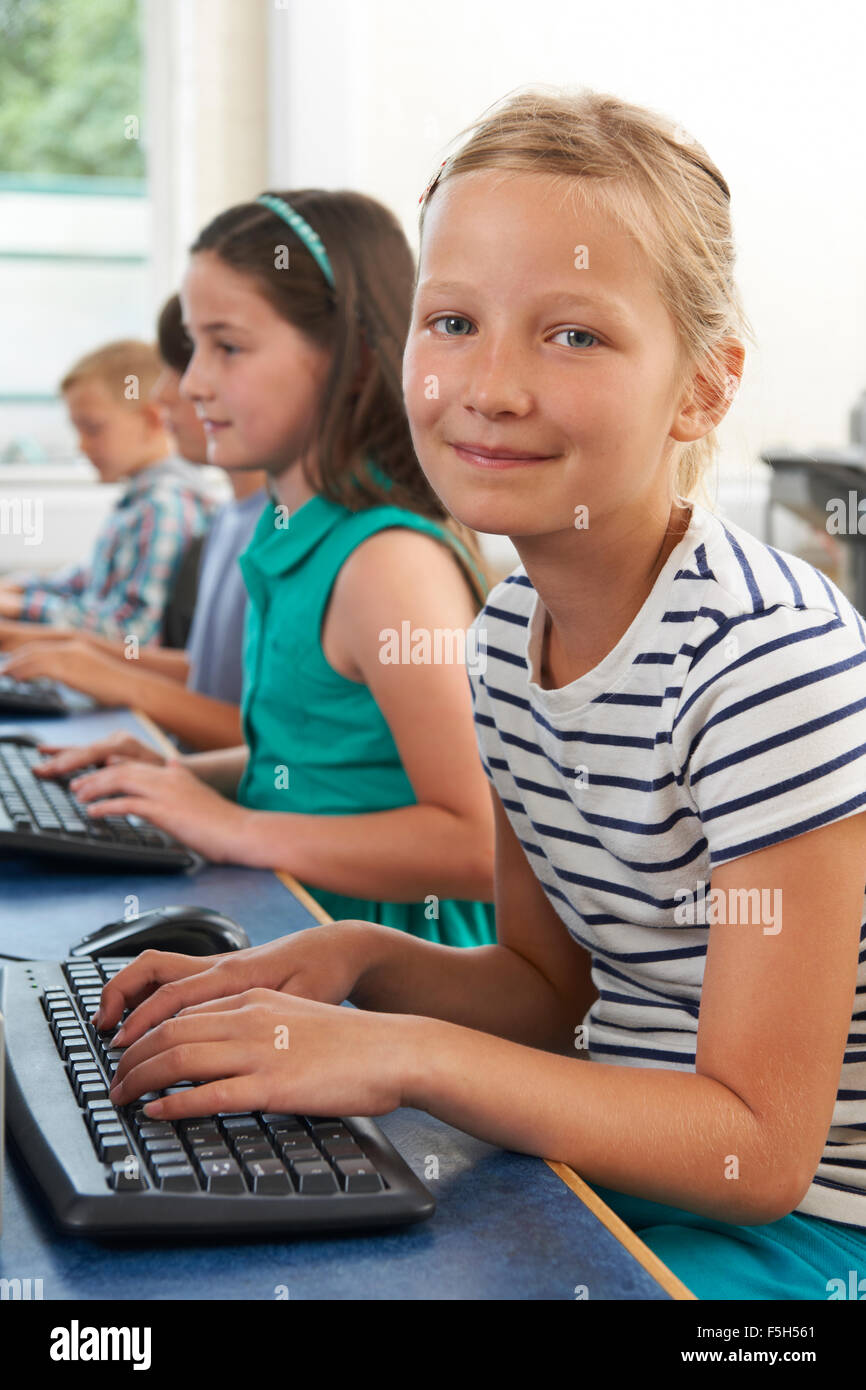 Group Of Elementary School Children In Computer Class Stock Photo - Alamy
