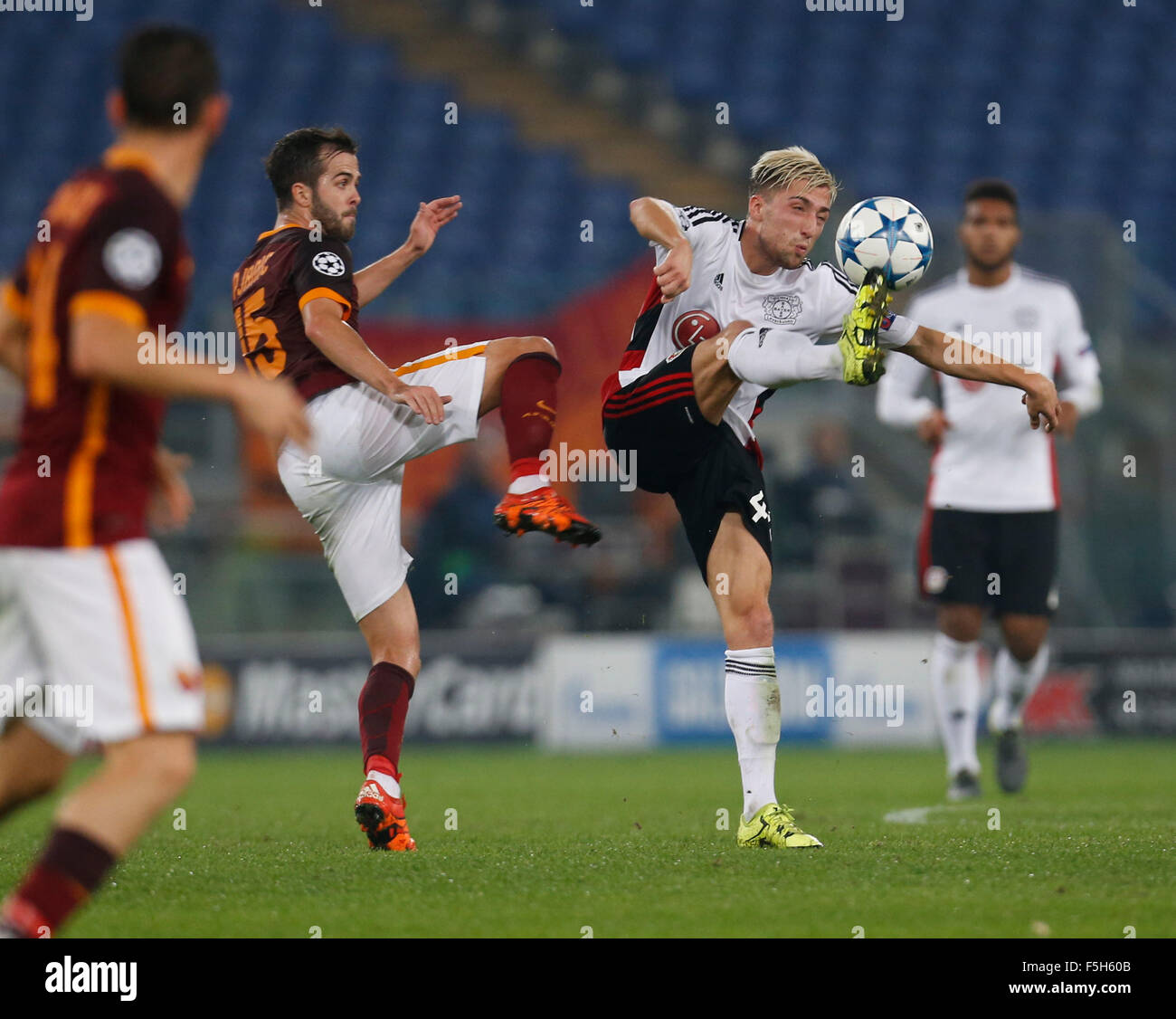 Rome, Italy. 04th Nov, 2015. Roma's Miralem Pjanic fight for the ball ...