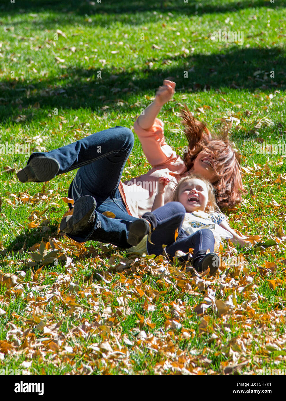 Child in grass hi-res stock photography and images - Alamy