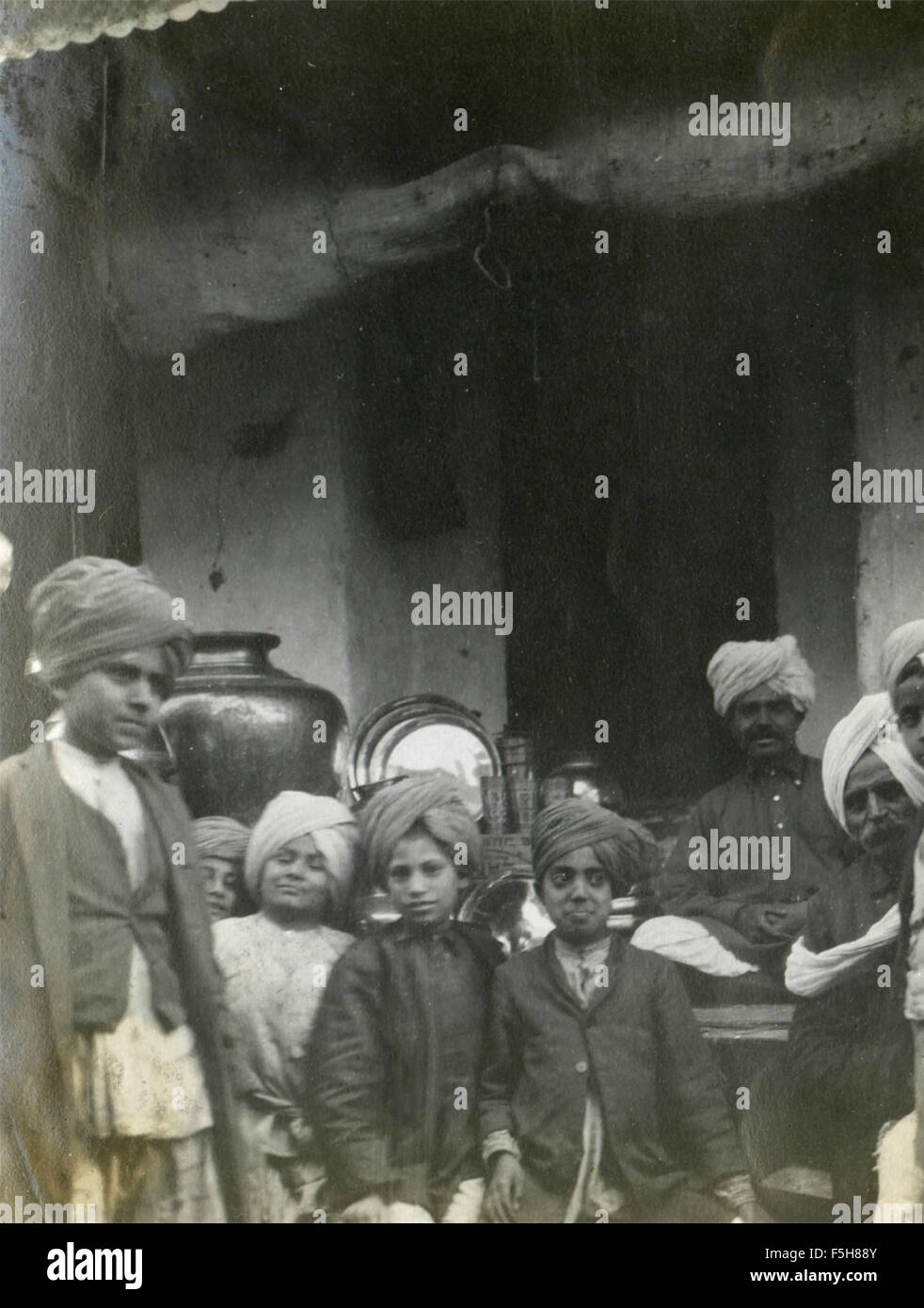 Lahore street hi-res stock photography and images - Alamy