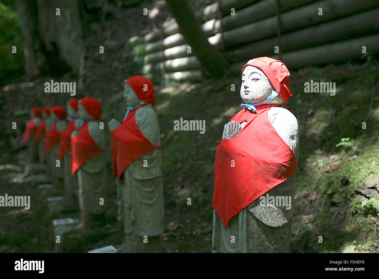 Japanese statues hi-res stock photography and images - Alamy
