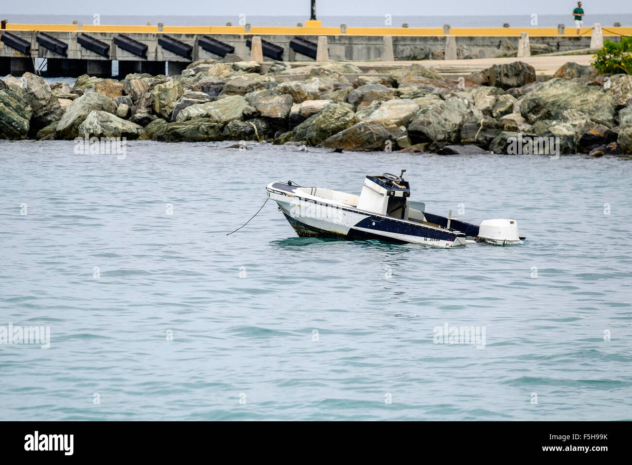 Boat sinking hi-res stock photography and images - Alamy