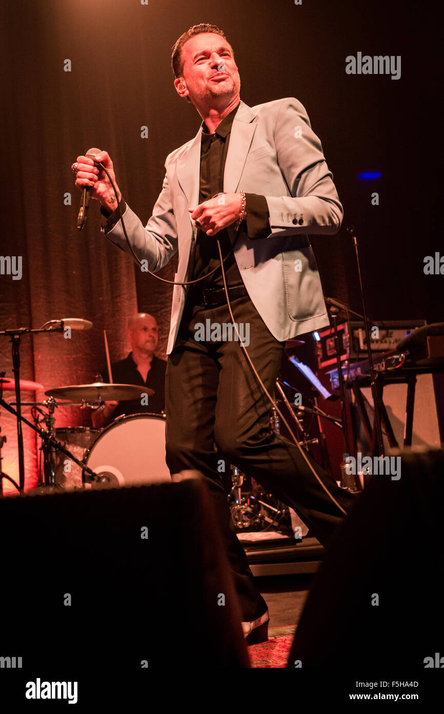 Singer dave gahan depeche mode hi-res stock photography and images - Alamy