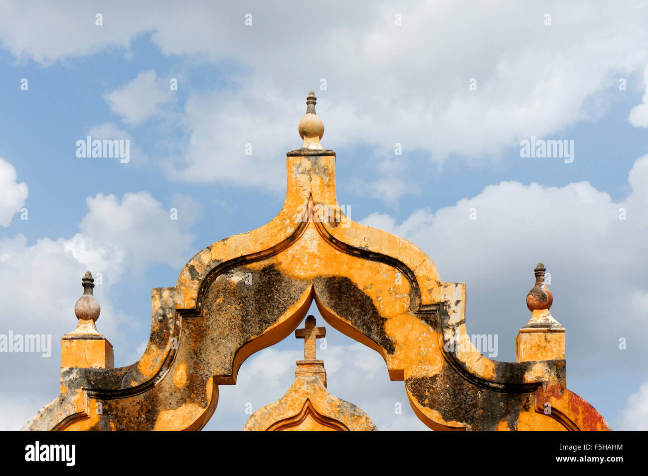 Moorish double arch hi-res stock photography and images - Alamy