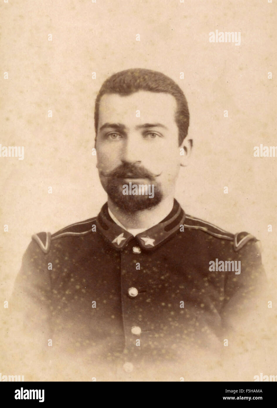 Soldier in uniform hi-res stock photography and images - Alamy