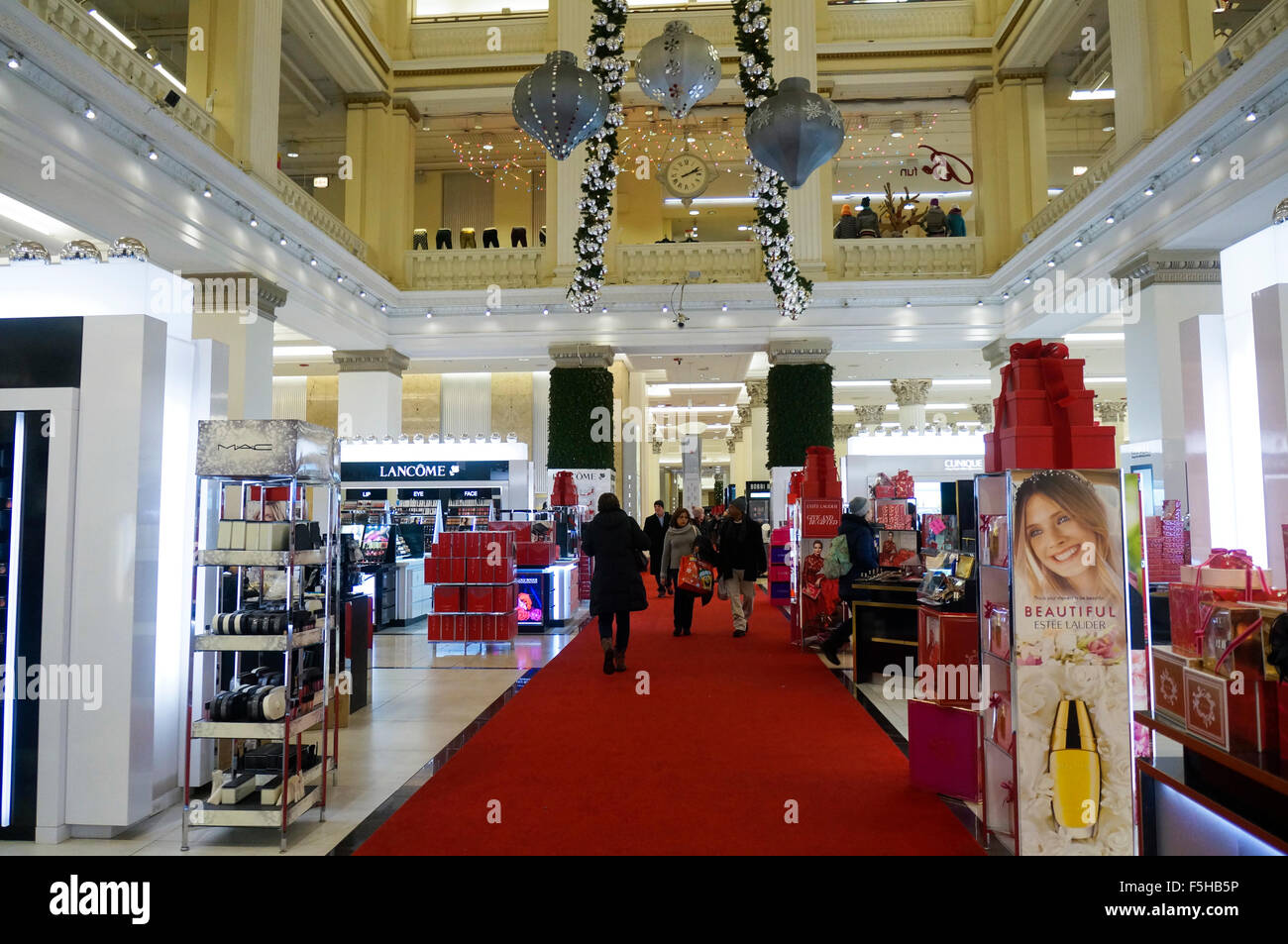 Macys on State Street at Christmas, Chicago, Illinois Stock Photo - Alamy