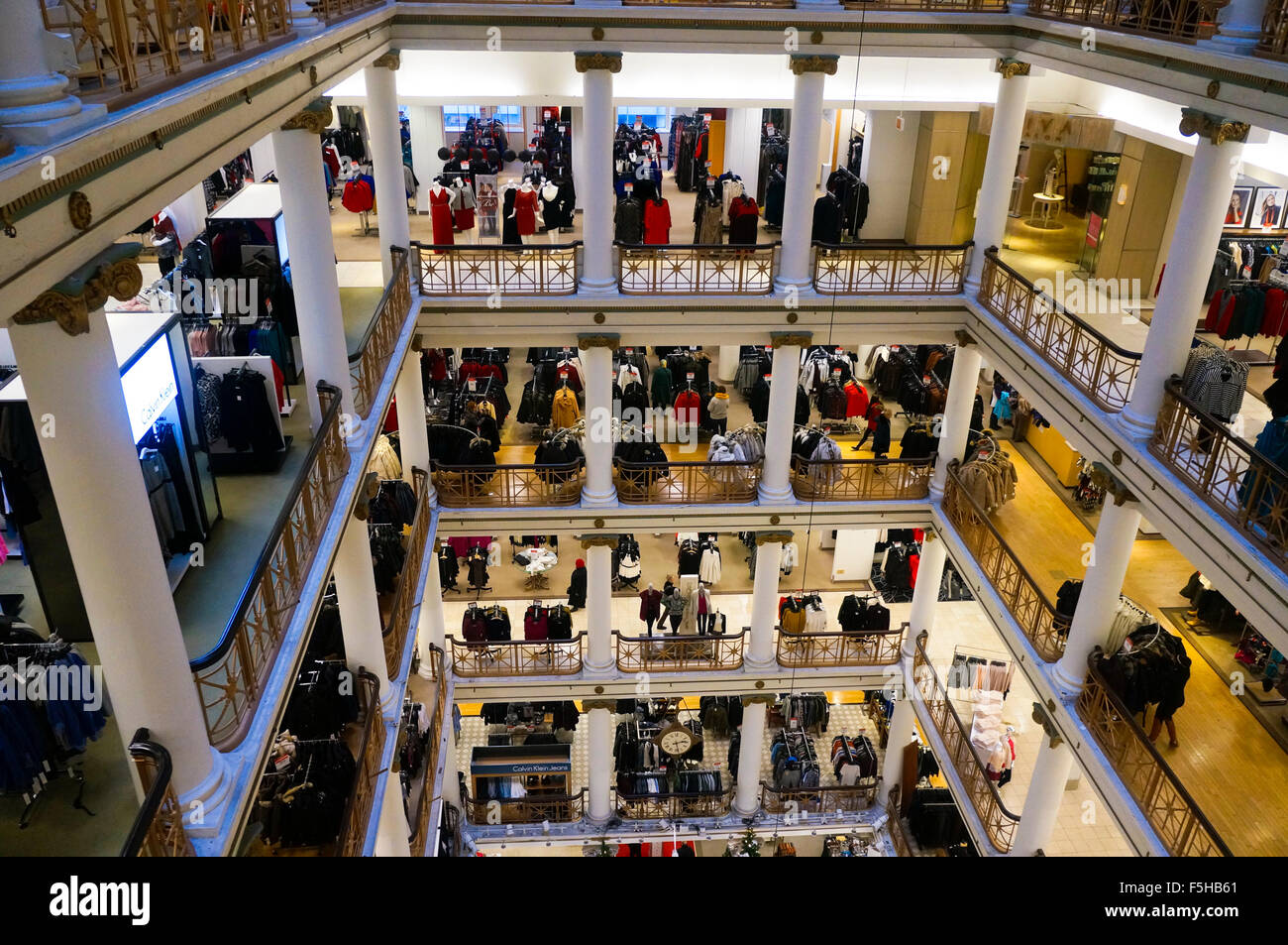 Macys on State Street at Christmas, Chicago, Illinois Stock Photo - Alamy
