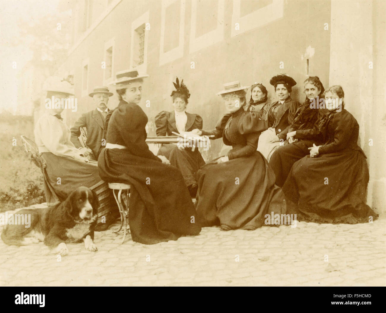 Group women in long dresses hi-res stock photography and images - Alamy