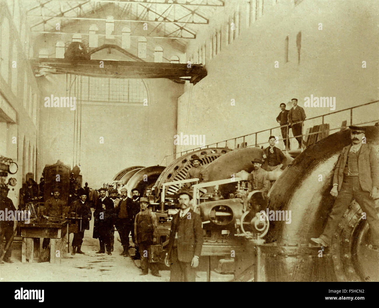 Factory workers 1900 hi-res stock photography and images - Alamy