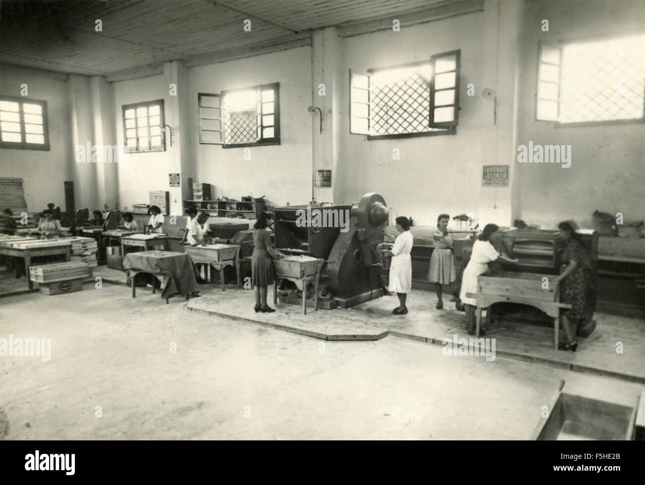 Assembly factory women hi-res stock photography and images - Alamy