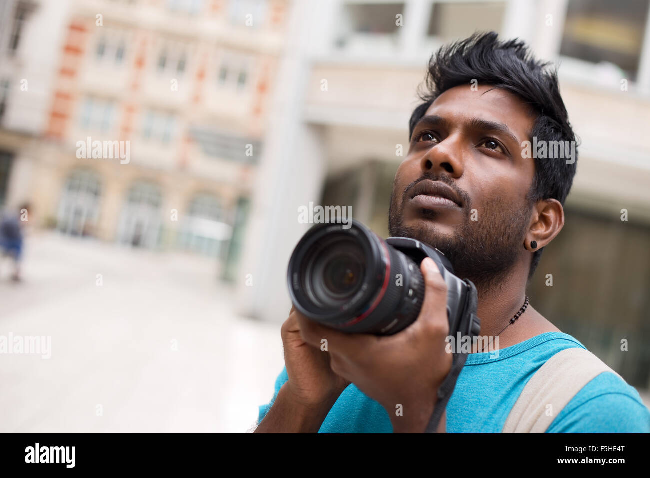 Man digital camera asian hi-res stock photography and images - Alamy