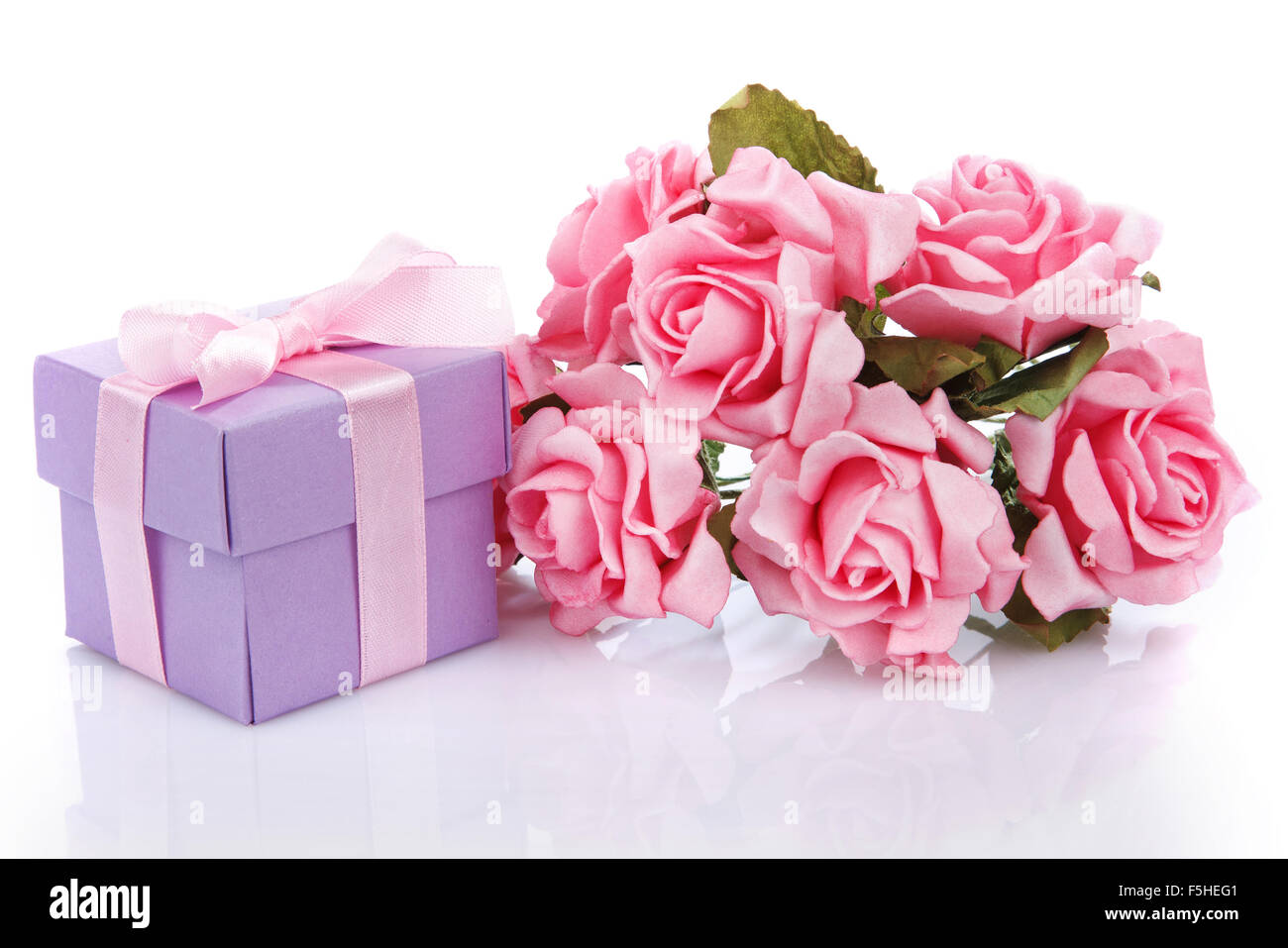 Gift box pink bouquet hi-res stock photography and images - Alamy