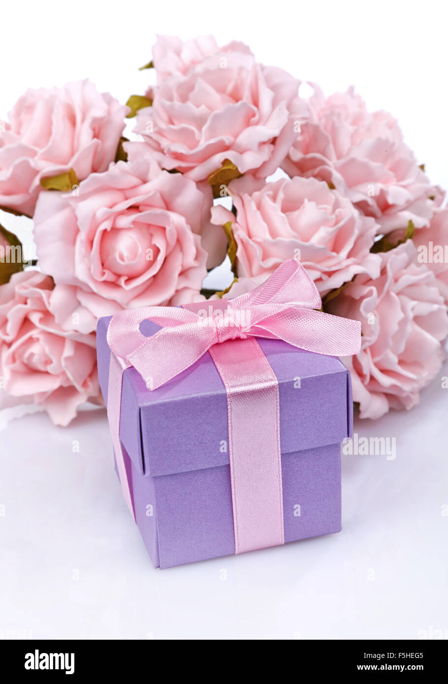 pink flowers and gift box Stock Photo - Alamy