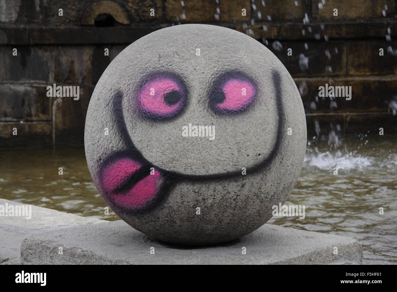 Emoticon smiley stone hi-res stock photography and images - Alamy