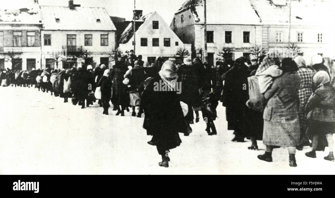 Group of women and children displaced by war Stock Photo - Alamy